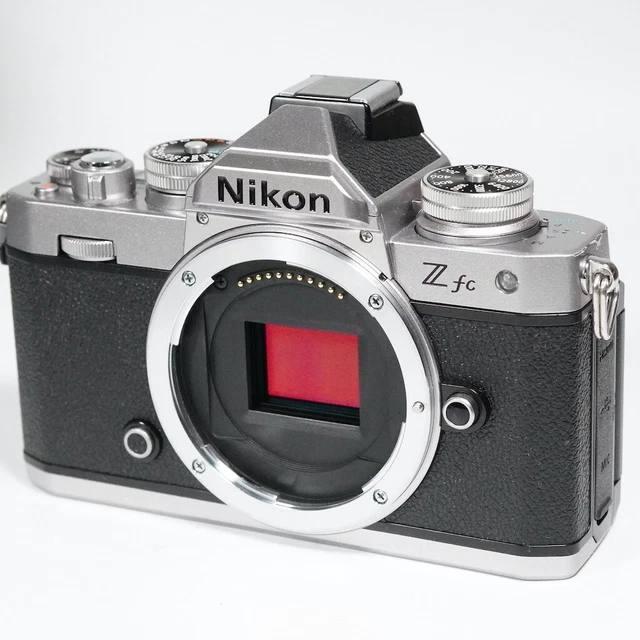 NIKON Z-FC SILVER, boîte d'origine, nombre d'obturateurs 10 509, 1364 ...