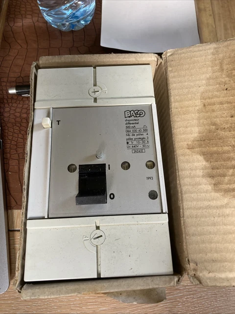 DISJONCTEUR DE BRANCHEMENT Différentiel 30A BACO No Merlin Gerin ...