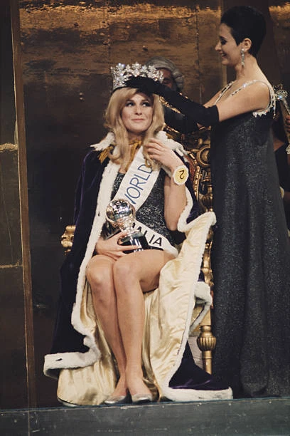 PENELOPE PLUMMER & Madeline Hartog-Bel In Miss World 1968 1968 £5.65 ...