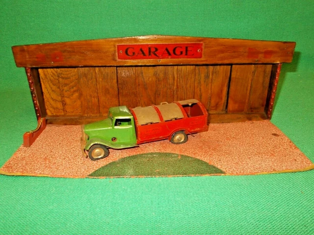TRIANG MINIC PRE-WAR GARAGE SERVICE STATION Rare 1st Series 1936 Wooden ...