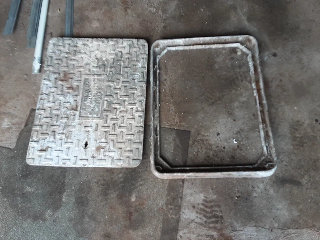 RECLAIMED MANHOLE COVER and frame 25" x 19.75" Used £2.24 - PicClick UK