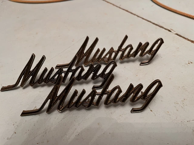 VINTAGE 1969-1973 FORD Mustang Script Fender Emblem / Badge $13.00 ...