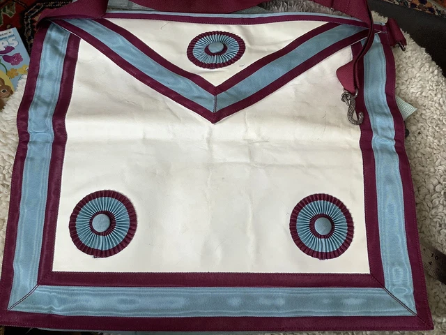 VINTAGE MASONIC REGALIA "Craft Master Mason "Apron Lamb Skin Leather £9 ...