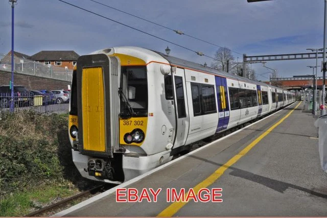 PHOTO CLASS 387 Set 387302 At Newbury Station £1.55 - PicClick UK