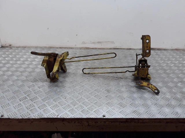 TRIUMPH STAG 3.5 V8 Pair Of Boot Springs £29.99 - PicClick UK