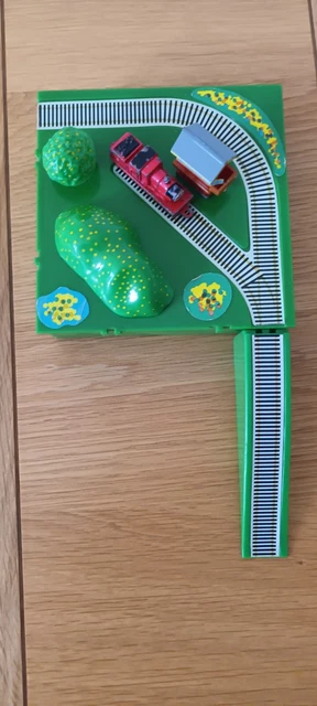 THOMAS THE TANK Engine Vintage Playset- James at the Signal Box £10.00 ...