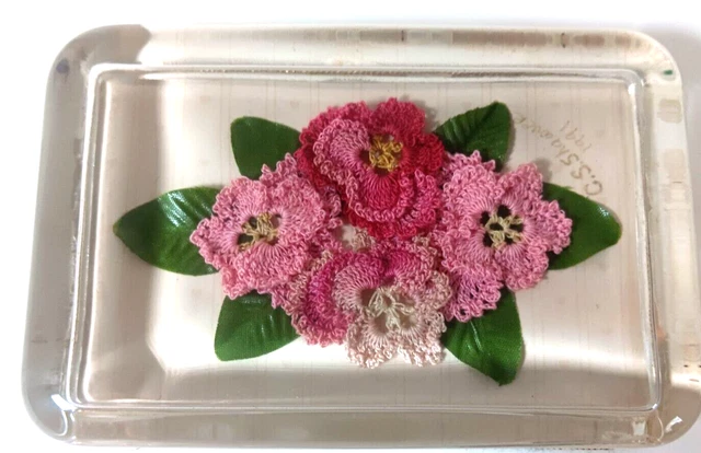 VINTAGE OBLONG GLASS Paperweight Crochet Flowers Signed Dated Felt ...