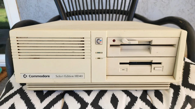 COMPUTER VINTAGE COMMODORE HD40 edizione speciale Intel 8088 EUR 279,92 ...