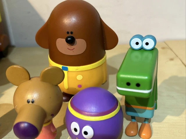 CBEEBIES HEY DUGGEE Adventure Bus Playset with 6 Character Toys £9.40 ...