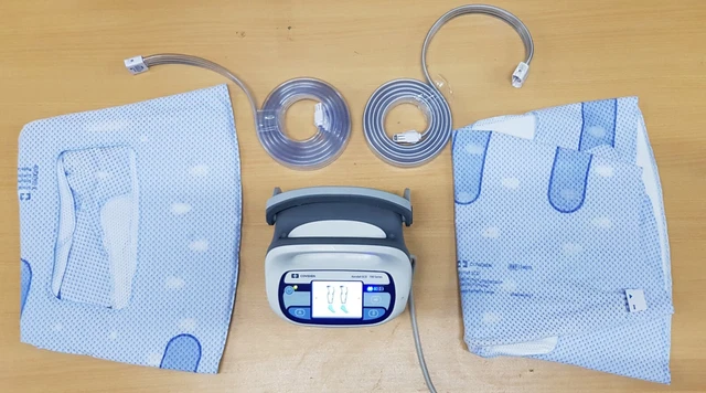 COVIDIEN KENDALL SCD 700 Sequential Compression System with pair Tubes ...