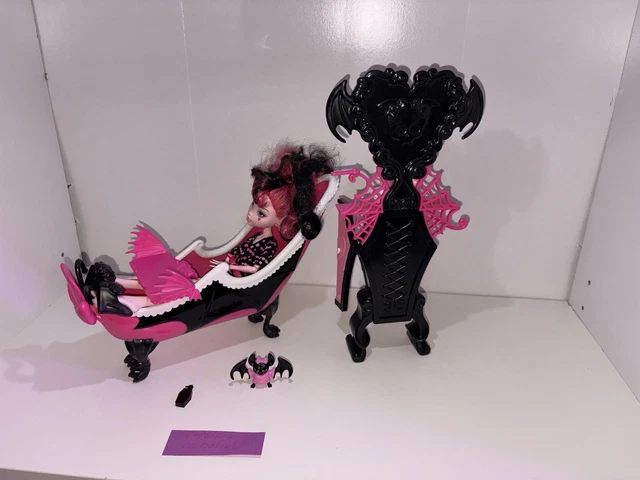 MONSTER HIGH DRACULAURA Powder Room Doll Set Toys R Us Exclusive 2011 ...