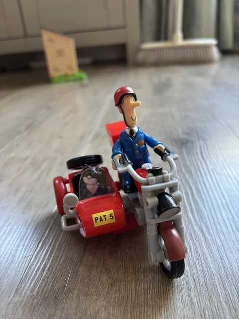 POSTMAN PAT PAT 5 Motorbike With Side Car £5.92 - PicClick UK