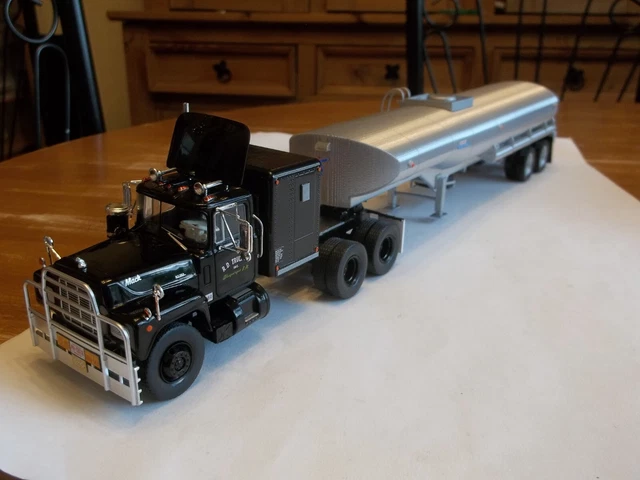 THE CONVOY RUBBER Duck Truck: Modified IXO TR100 Mack R + Custom ...