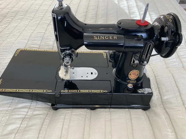 VINTAGE RARE SINGER Featherweight Sewing Machine 222K Red 'S' Badge ...