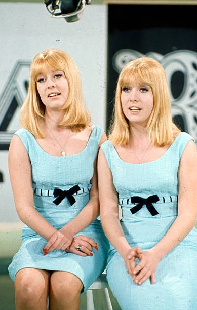ACTRESSES JENNIFER BAKER And Susan Baker Of The Baker Twins 1964 Old ...