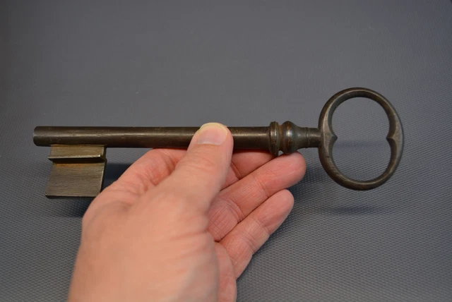ANCIENNE GRANDE CLEF EN FER XIX EME ref AP156 EUR 20,00 - PicClick IT