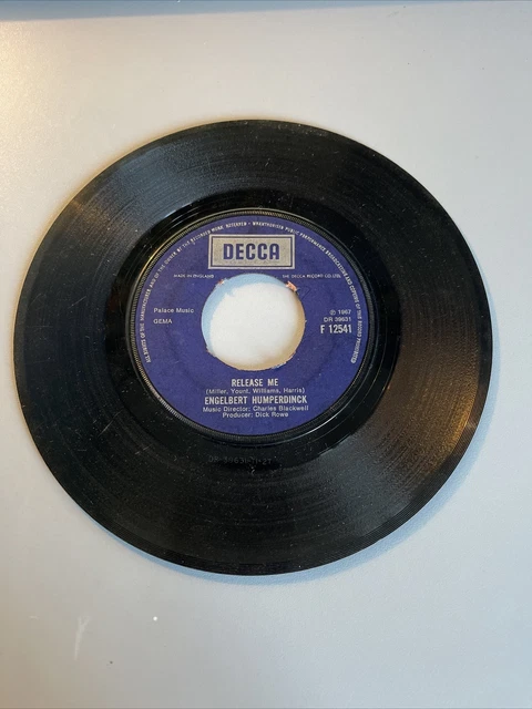 ENGELBERT HUMPERDINCK RELEASE Me 7" Vinyl Single (F.12541) Decca 1967 £0.99 - PicClick UK