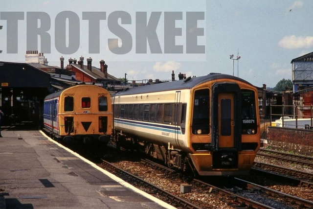 35MM SLIDE BR British Rail DMU 207017/158871 Class 207/158 1992 ...