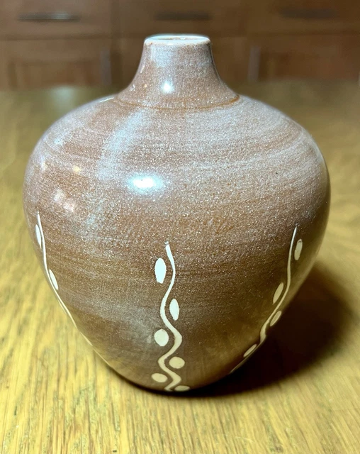 RARE EARLY CLAYBURN Pottery Scraffito / Incised 5” Vase. Jessie Tait £ ...