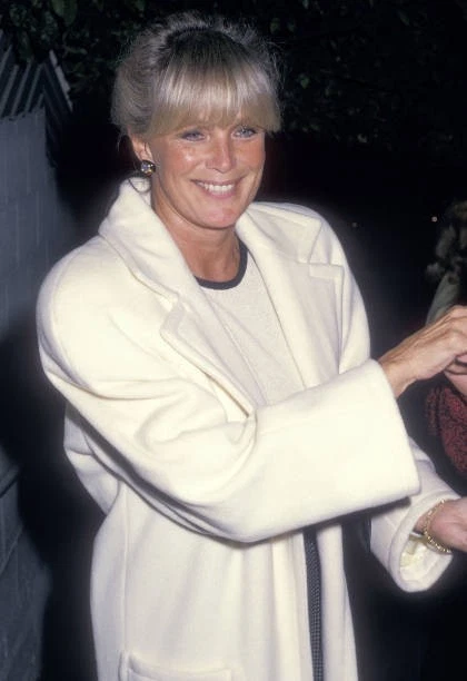 ACTRESS LINDA EVANS on October 24 1987 dines at Spago in West Holl- Old ...