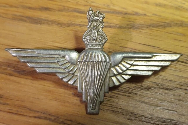 WW2, PARACHUTE REGIMENT, British Airborne, Cap Badge, kings crown £30. ...