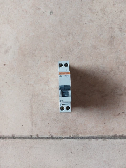 MAGNETOTERMICO 1 MODULO C10 Merlin Gerin SCHNEIDER EUR 8,00 - PicClick IT