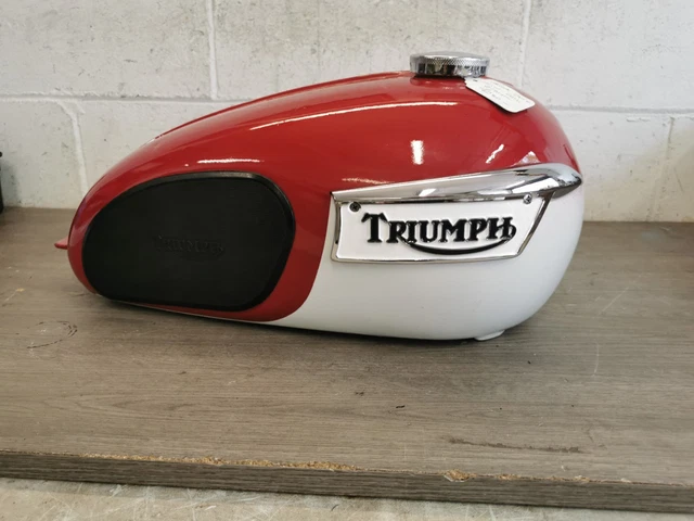TRIUMPH LATER MODELS . 3ta 5ta T100 Daytona Unit 650 Petrol Tank £250. ...