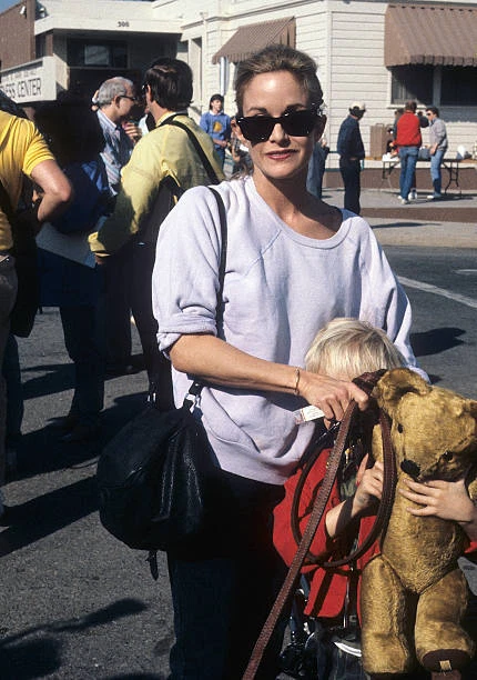 ACTRESS SEASON HUBLEY son Boston Russell at the Taping of the H - 1986 ...