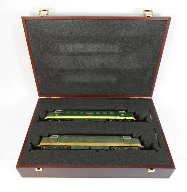 OO GAUGE BACHMANN TMC 2x Class 55 Deltic BR Green Locos In Wooden Box ...