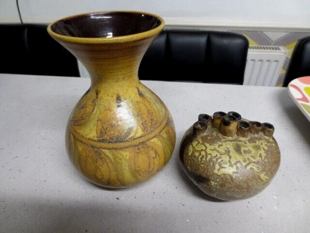 STUDIO POTTERY - 2 of - John Froud Pebble Pot & Pru Green Alvingham Pot ...
