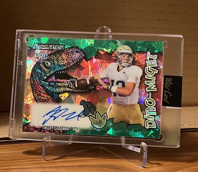 UNIFORME NOTRE DAME RILEY LEONARD Auto 1/1 Wild Card Dino Might Green ...