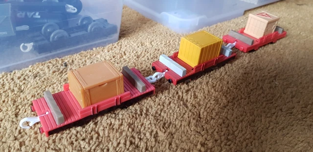 TOMY TRACKMASTER THOMAS and Friends - Rake of Flat Wagons with Loads £ ...