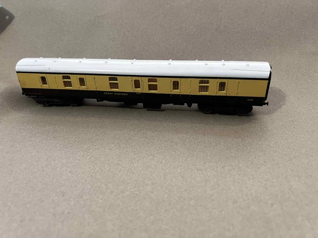 LIMA BR MK1 BG 4476 & Hornby R1029 Gresley Breakdown Coach – OO Gauge £ ...