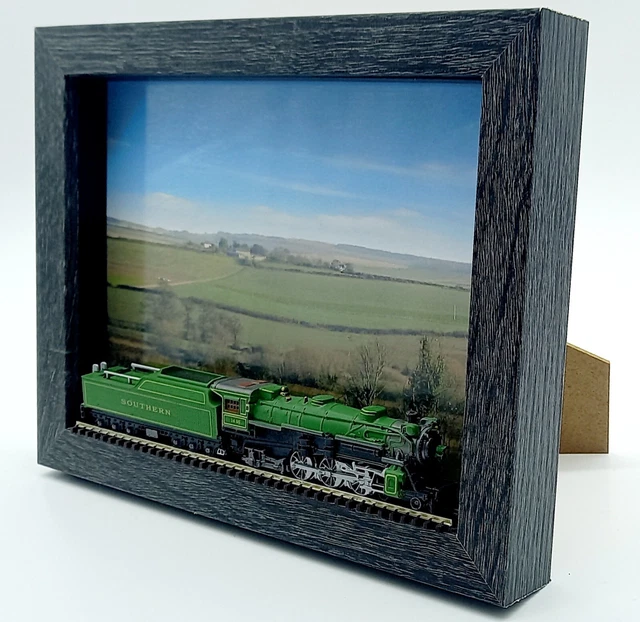 N GAUGE SCALE Railway Steam Locomotive Train Model 3D Display Frame EUR ...