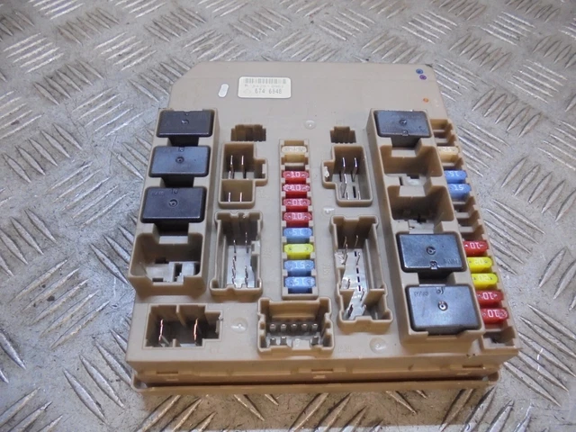 RENAULT MODUS CLIO Mk3 Engine Bay Fuse Box 674654B EUR 71,35 - PicClick DE