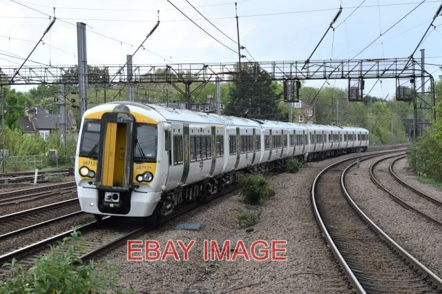 PHOTO CLASS 387/1 Electrostar 4-Car Emu No.387 121 At Harringay London ...