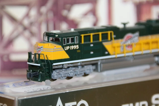 KATO DIESELLOK EMD SD70ACe Union Pacific (C&NW Heritage) #1995 DCC EUR ...