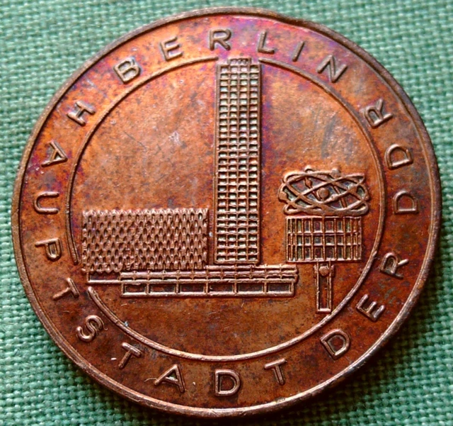 DDR MEDAILLE BERLIN-HAUPTSTADT der DDR - UKW Fernsehturm Berlin (1 ...