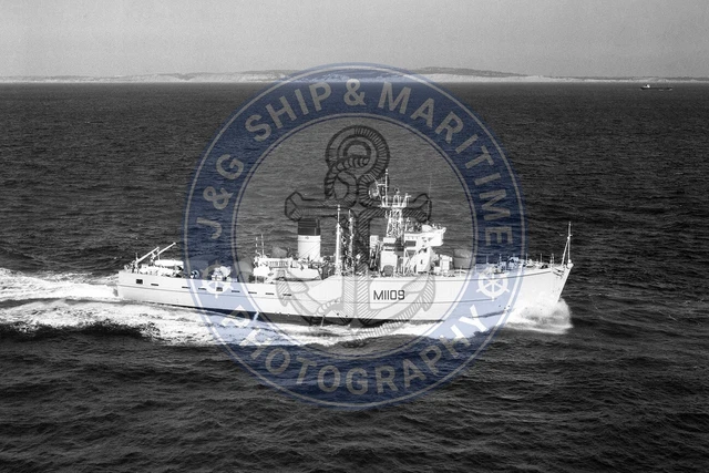 ROYAL NAVY TON Class Minesweeper HMS BICKINGTON (M1109) - 6x4 (10x15 ...