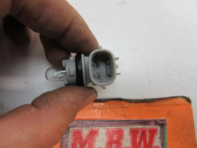 SIDE MARKER LIGHT Bulb Socket Fender Mounted Lamp Mr2 Spyder 00 01 02 ...