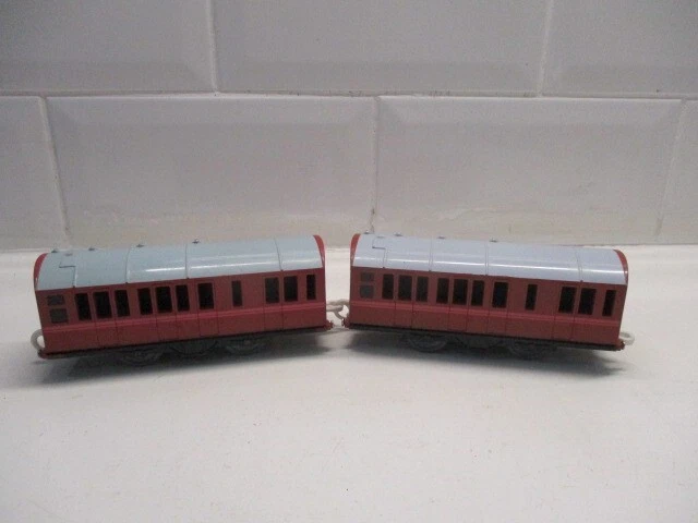 TOMY TRACKMASTER THOMAS the tank engine red express coaches x 2 £8.99 ...