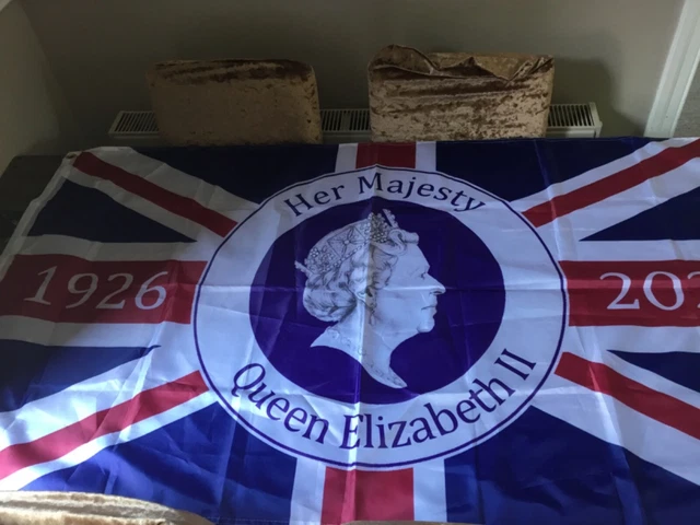 QUEEN ELIZABETH FLAG 148cm x 86cm in Memory of Her Majesty Queen ...