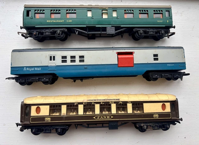 3 X TRIANG pre-owned playworn coaches OO Gauge £1.16 - PicClick UK