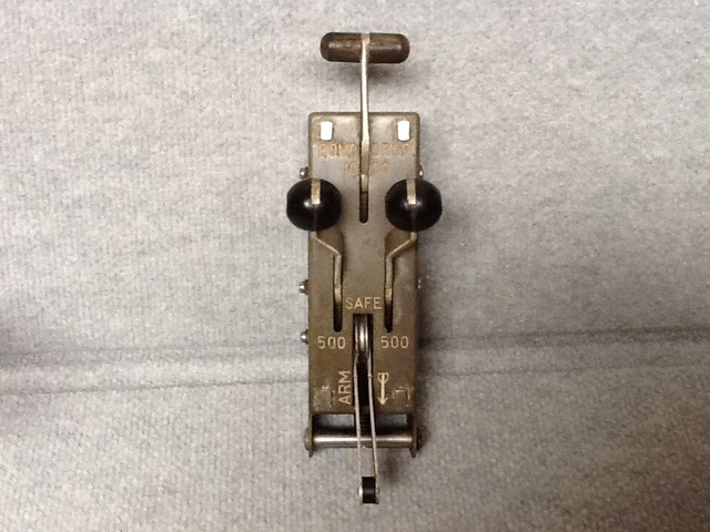 WWII ORIGINAL PLANE Pilot Aircraft Bomb Drop Release Assembly NO ...