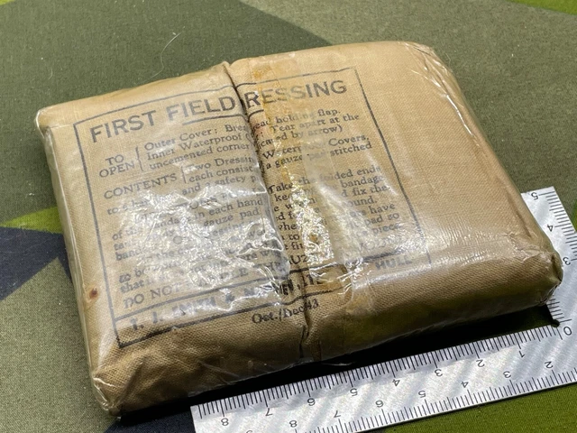 ORIGINAL WW2 BRITISH Army First Field Dressing - 1943 Dated £12.00 ...
