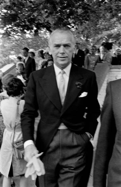 ACTOR DOUGLAS FAIRBANKS arrives for the wedding of Amanda Jay Mor- Old ...
