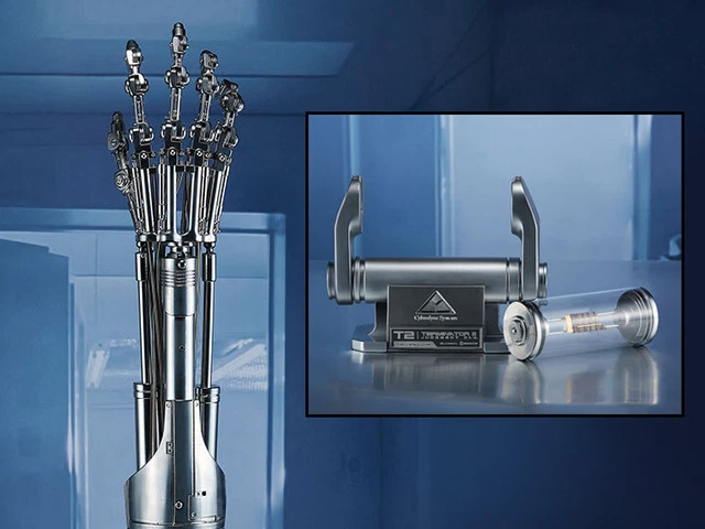 TERMINATOR 2: JUDGMENT Day T-800 Endoskeleton Arm and Brain Chip £5,507 ...