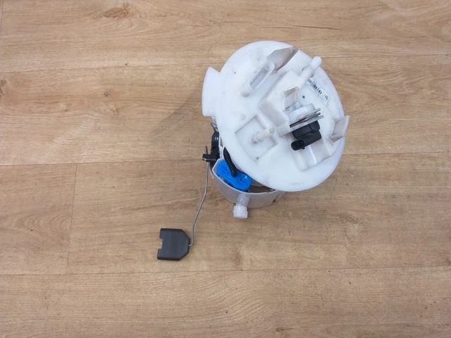 MERCEDES W205 200CGI Benzin Kraftstoffpumpe Förderpumpe A2059052910 ...