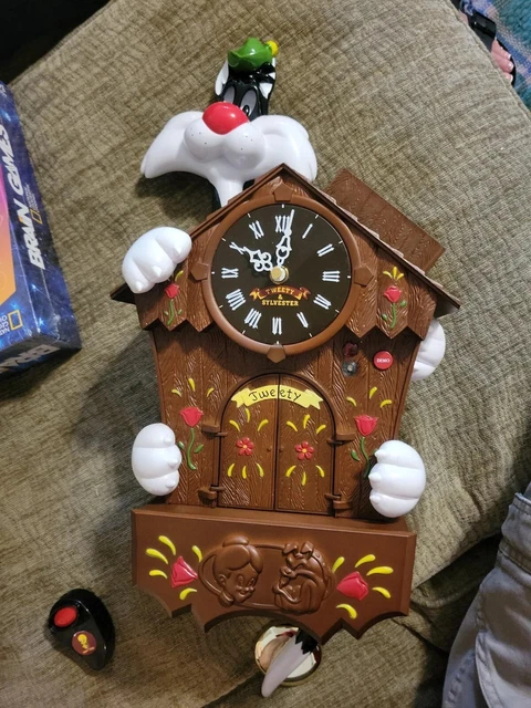 LOONEY TUNES SYLVESTER and Tweety Animated Cuckoo Clock Thinktek AS-IS ...