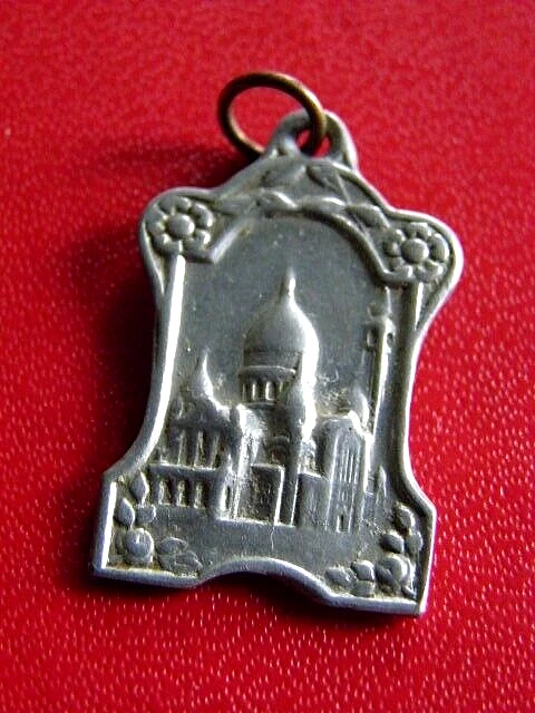 ANTIQUE RELIGIOUS MEDAL. Sacred Heart Of Montmartre. Paris) Aluminum. £ ... ANTIQUE RELIGIOUS MEDAL. Sacred Heart Of Montmartre. Paris) Aluminum. £ ...